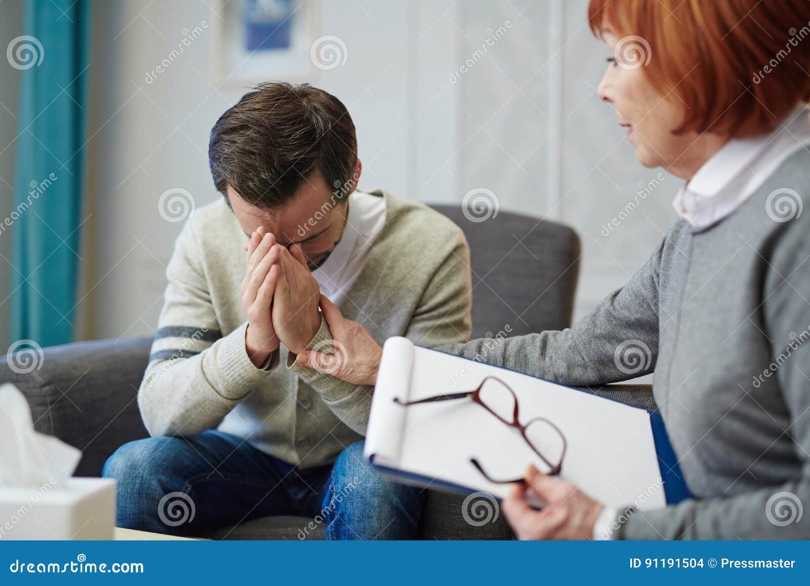 Confortar al paciente foto de archivo. Imagen de visita - 91191504