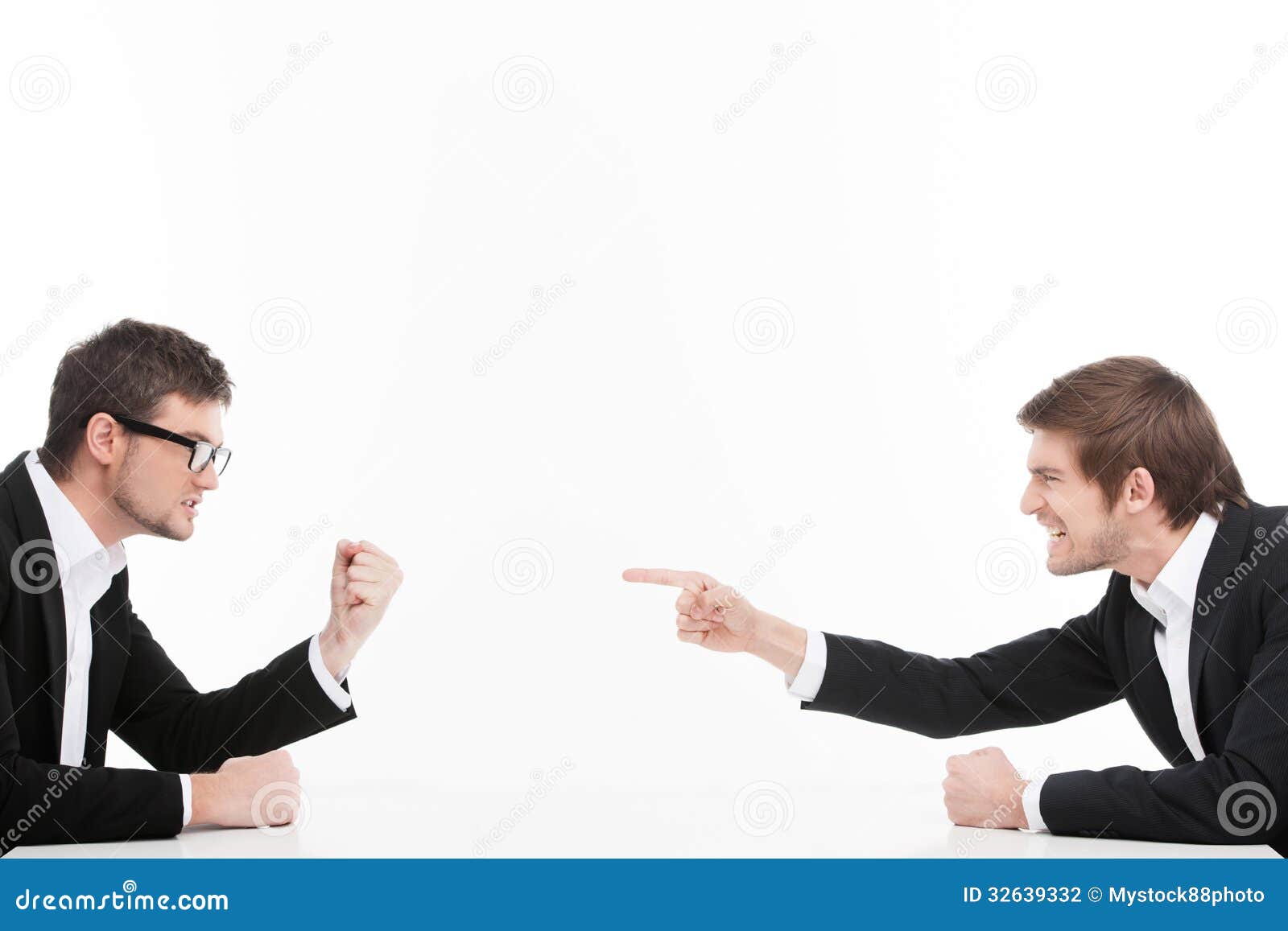 Confronto di Men?. fotografia stock. Immagine di orizzontale - 32639332