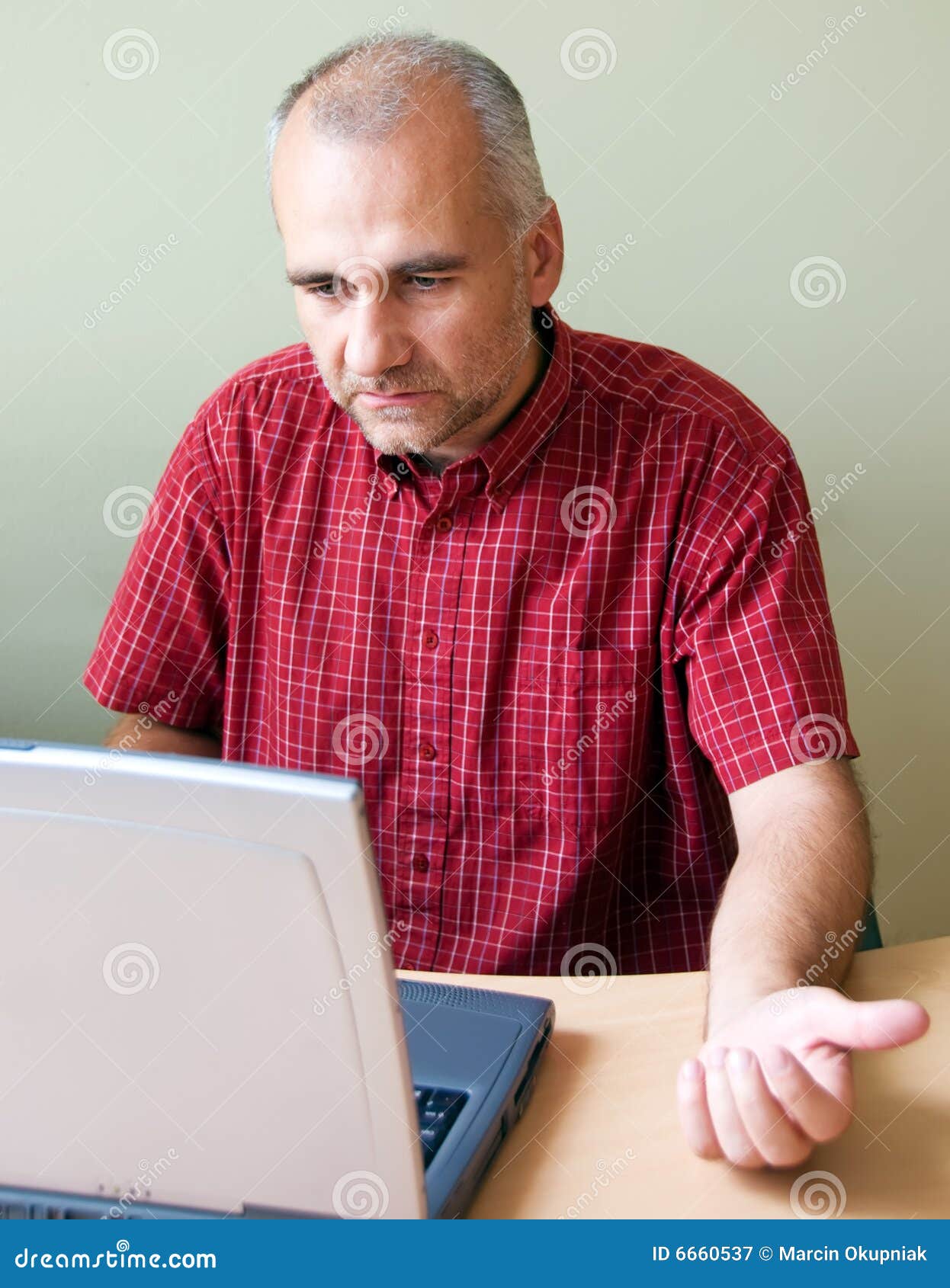 Confused office worker stock image. Image of mood, confusion - 6660537