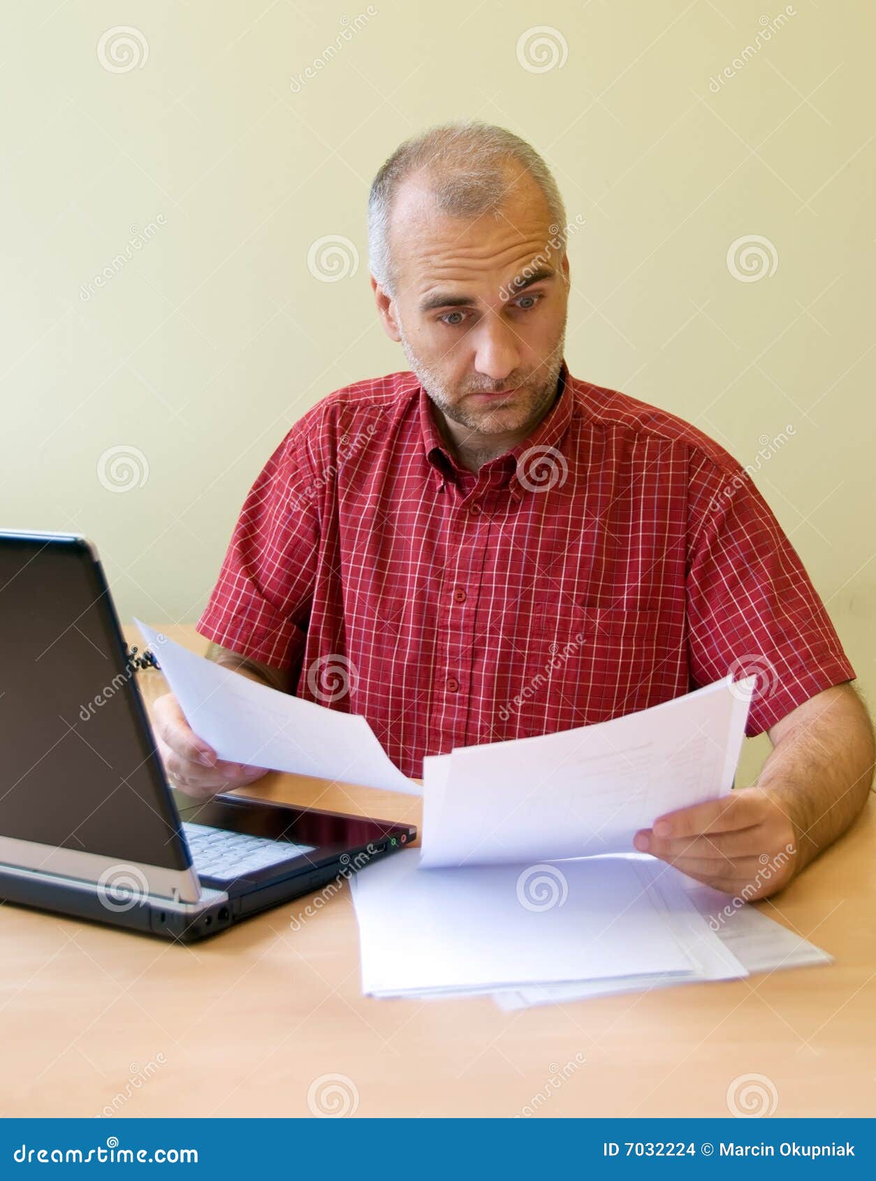 Confused office worker stock photo. Image of angry, agreement - 7032224