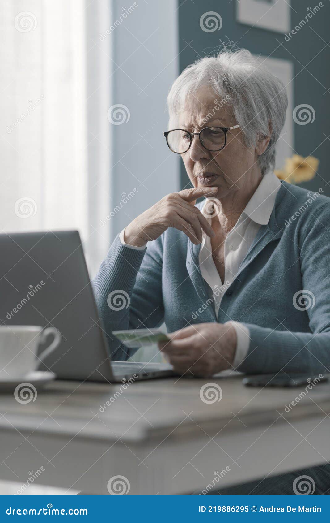 Confused Senior Woman Using Her Credit Card Online Stock Image - Image ...