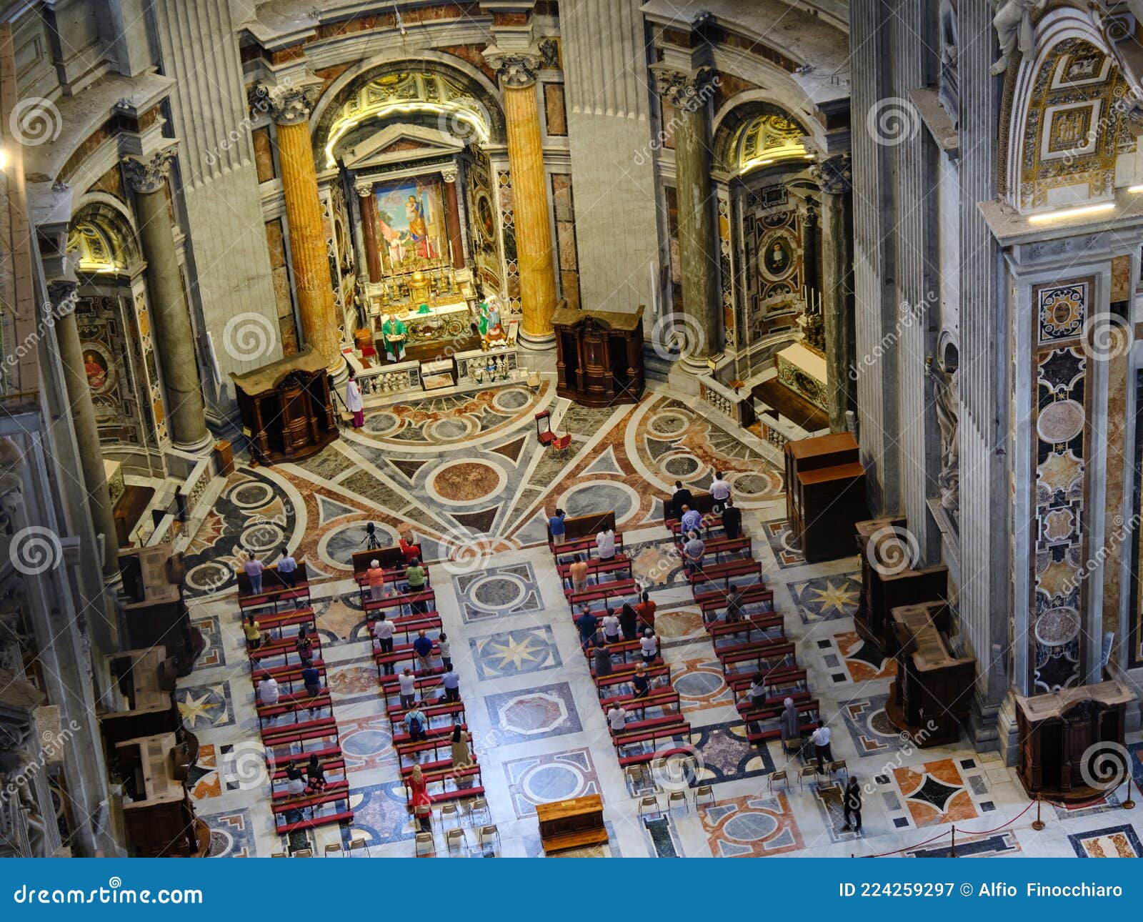 Congregation Inside a Large Roman Catholic Cathedral Editorial ...