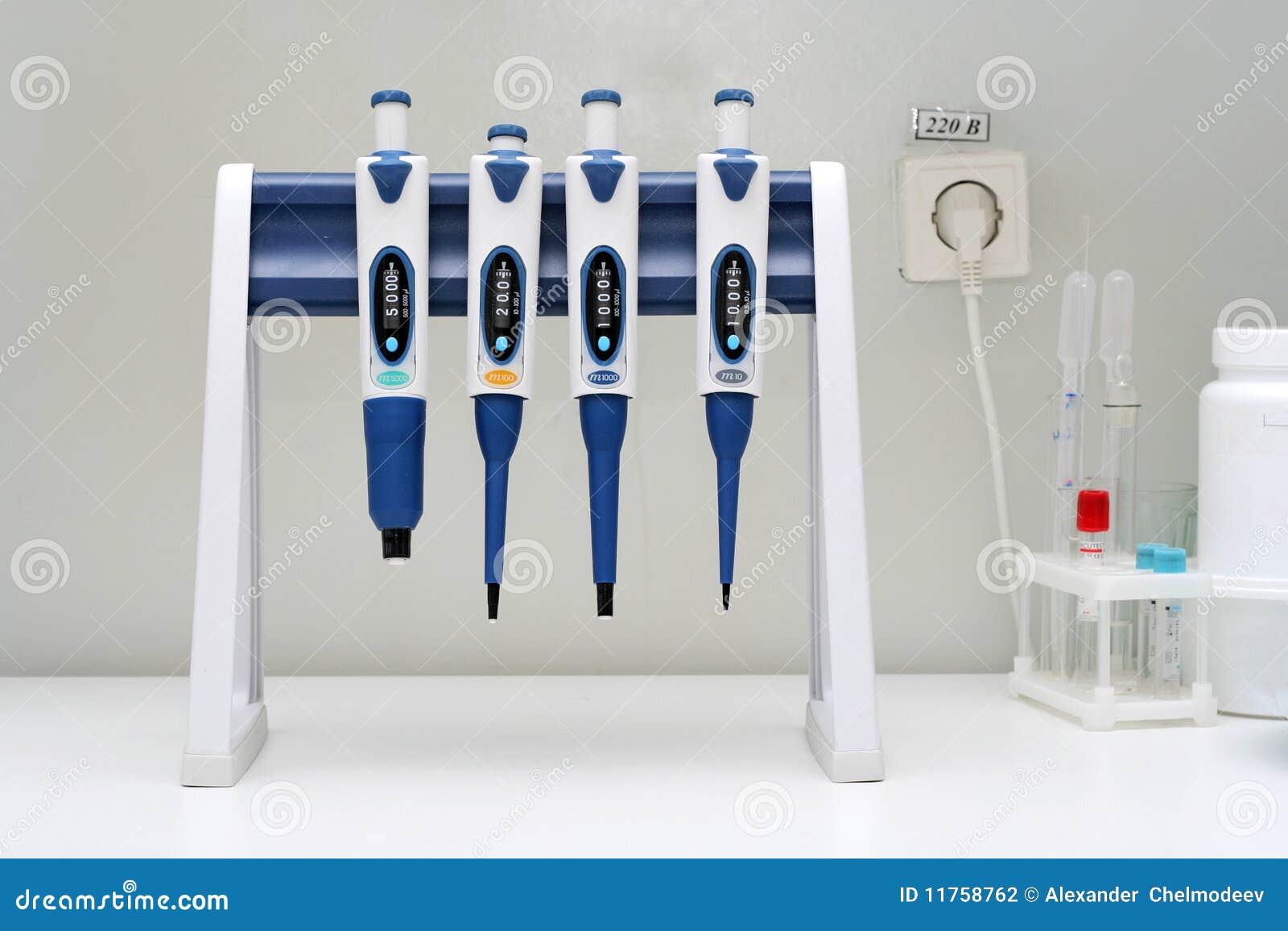 Conjunto De Graduadores En Una Ayuda Foto de archivo - Imagen de ...