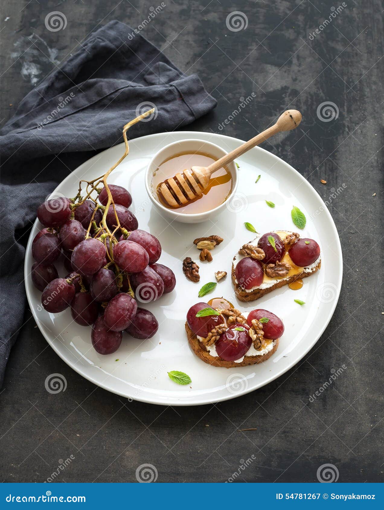 Conjunto Del Desayuno Bocadillos Dulces Con Ricotta Imagen de archivo ...
