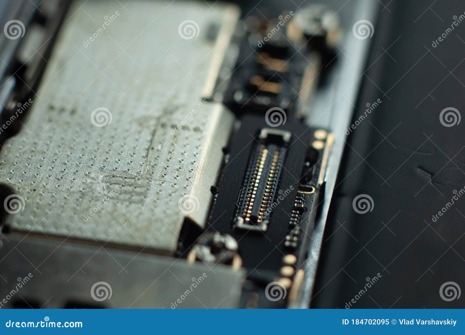 A Connector for Connecting a Flat Connector and Transmitting ...