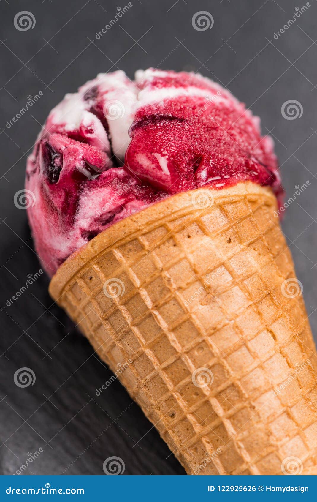 Cono de helado foto de archivo. Imagen de disfrute, comestible - 122925626