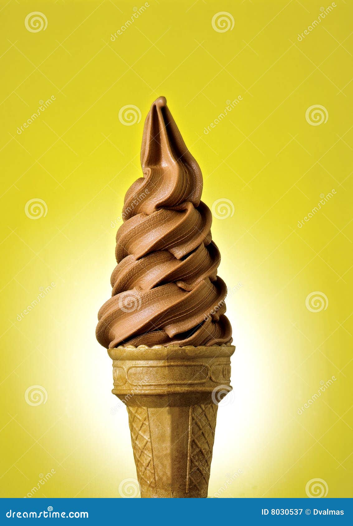 Cono De Helado De Chocolate. Imagen de archivo - Imagen de leche, sabor ...