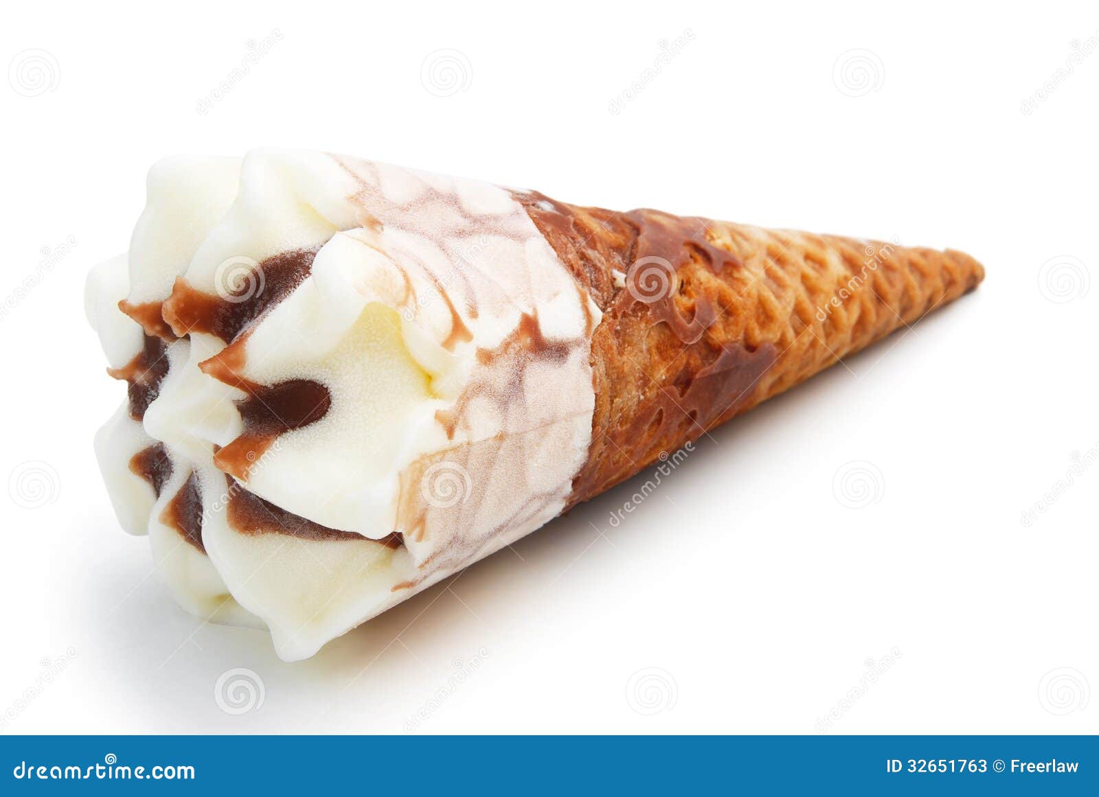 Cono gelato bianco immagine stock. Immagine di rotolare - 32651763