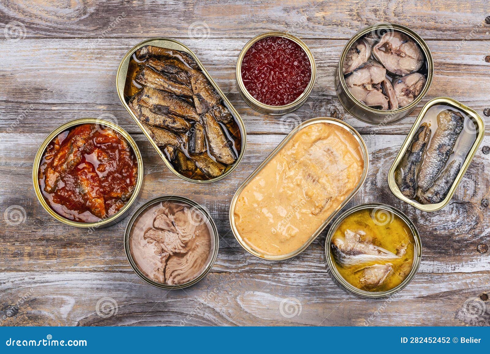 Conservas De Marisco Em Latas Foto de Stock - Imagem de preparado ...