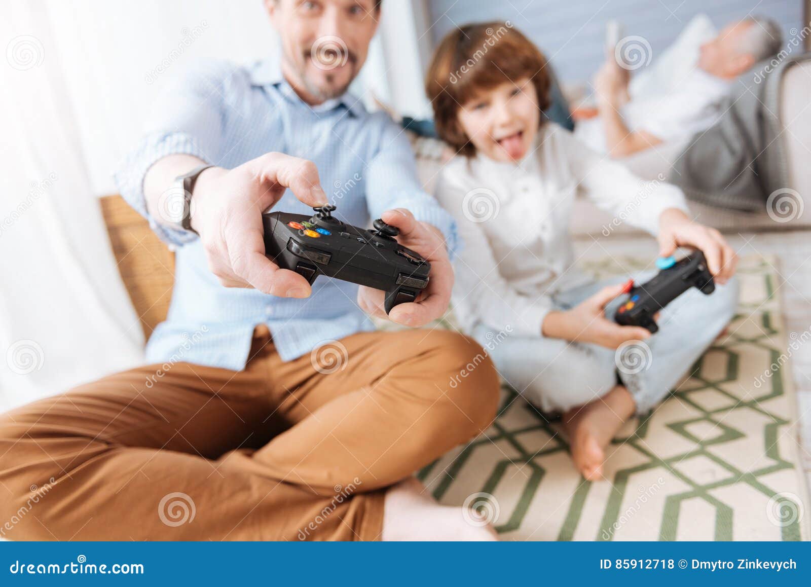 Consola Moderna Del Videojuego Que Es Funcionando Foto de archivo ...