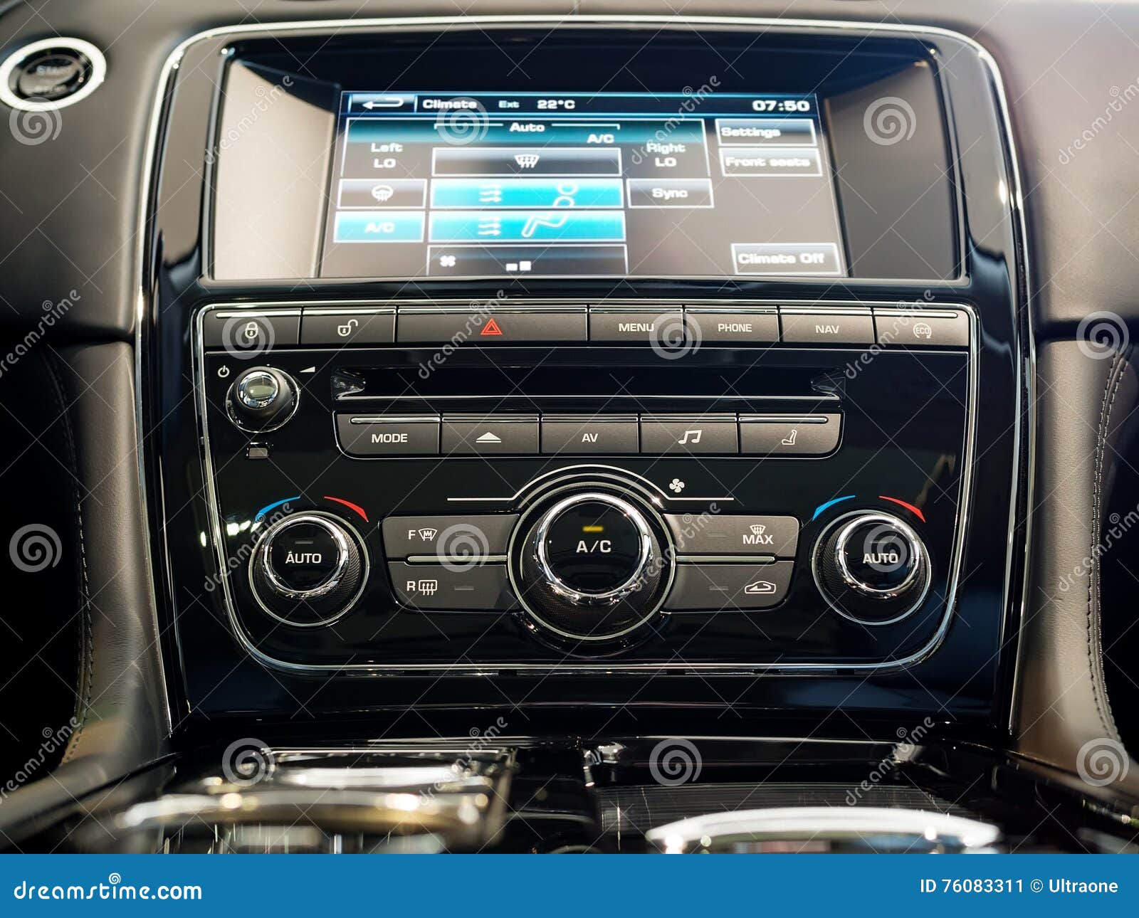 Console Centrale D'une Voiture De Luxe Image stock - Image du deluxe ...