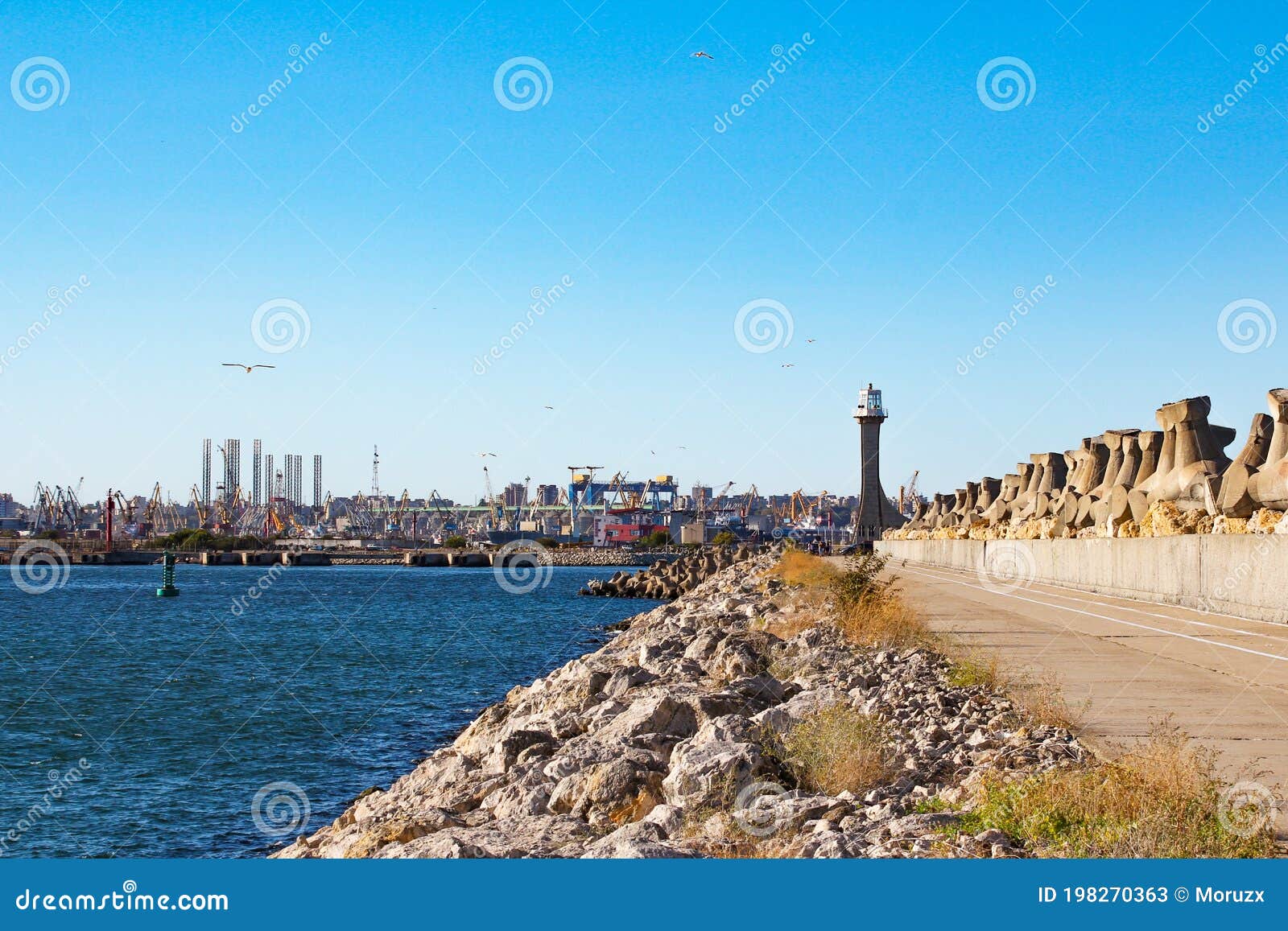 Constanta Shipyard editorial stock photo. Image of pier - 198270363