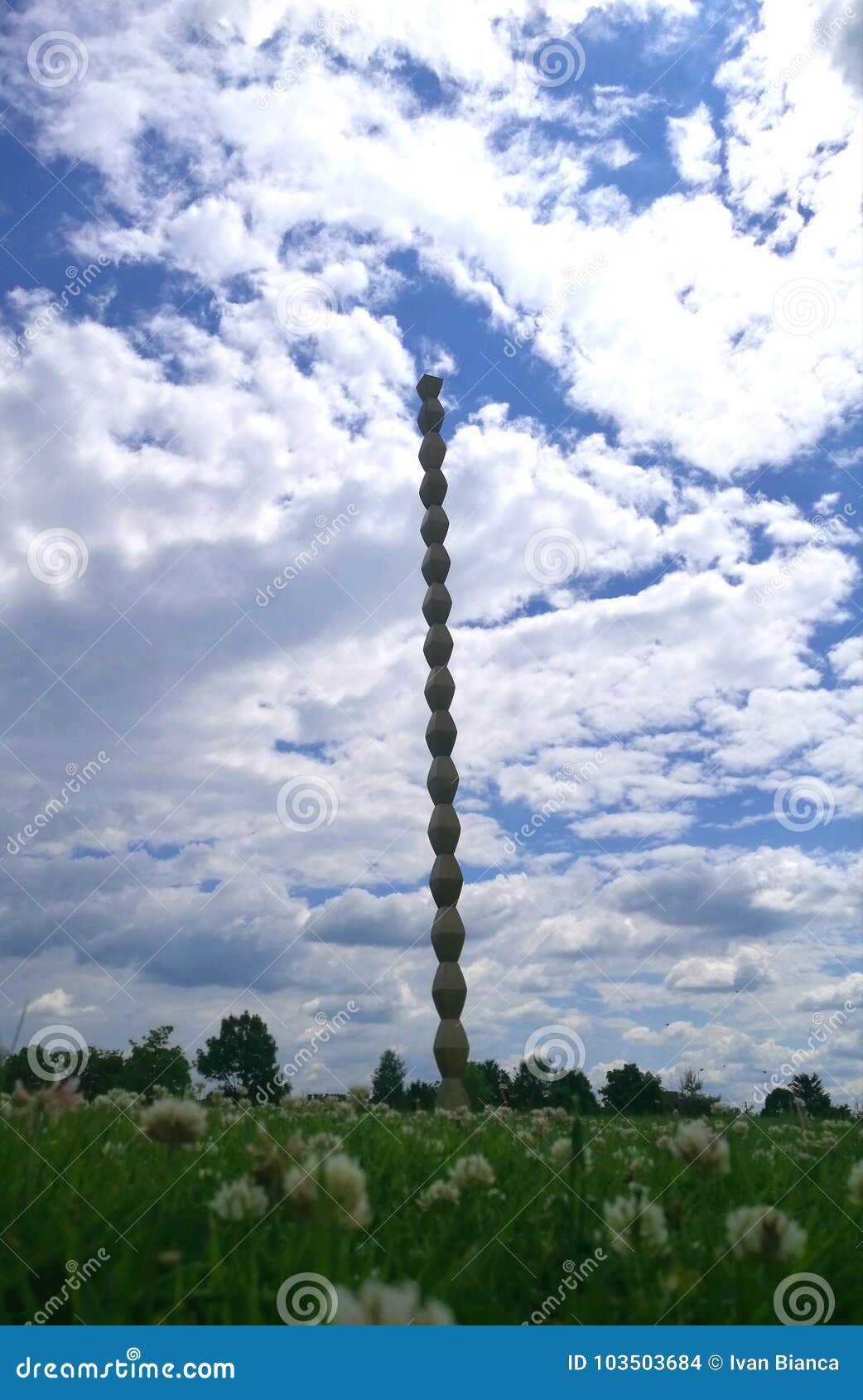 Constantin Brancusi Endless Column Stock Photo - Image of constantin ...