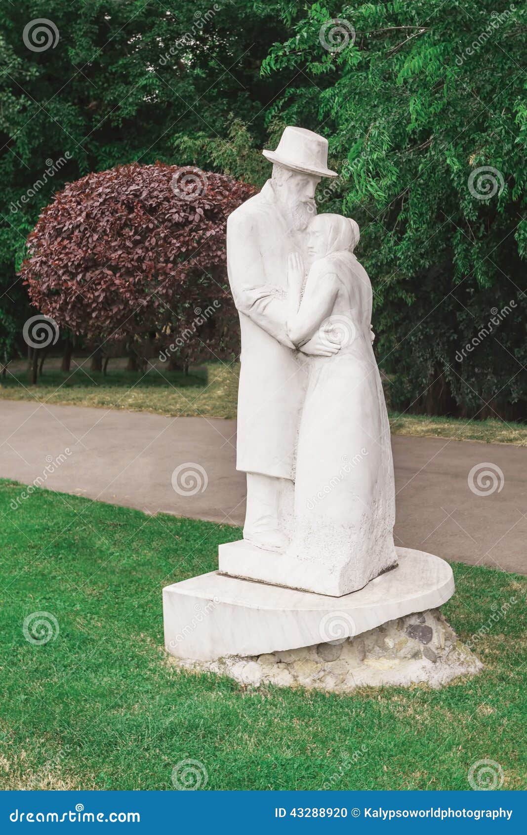 Statue Representing Two People in Love Targu Jiu, Romania Stock Photo ...