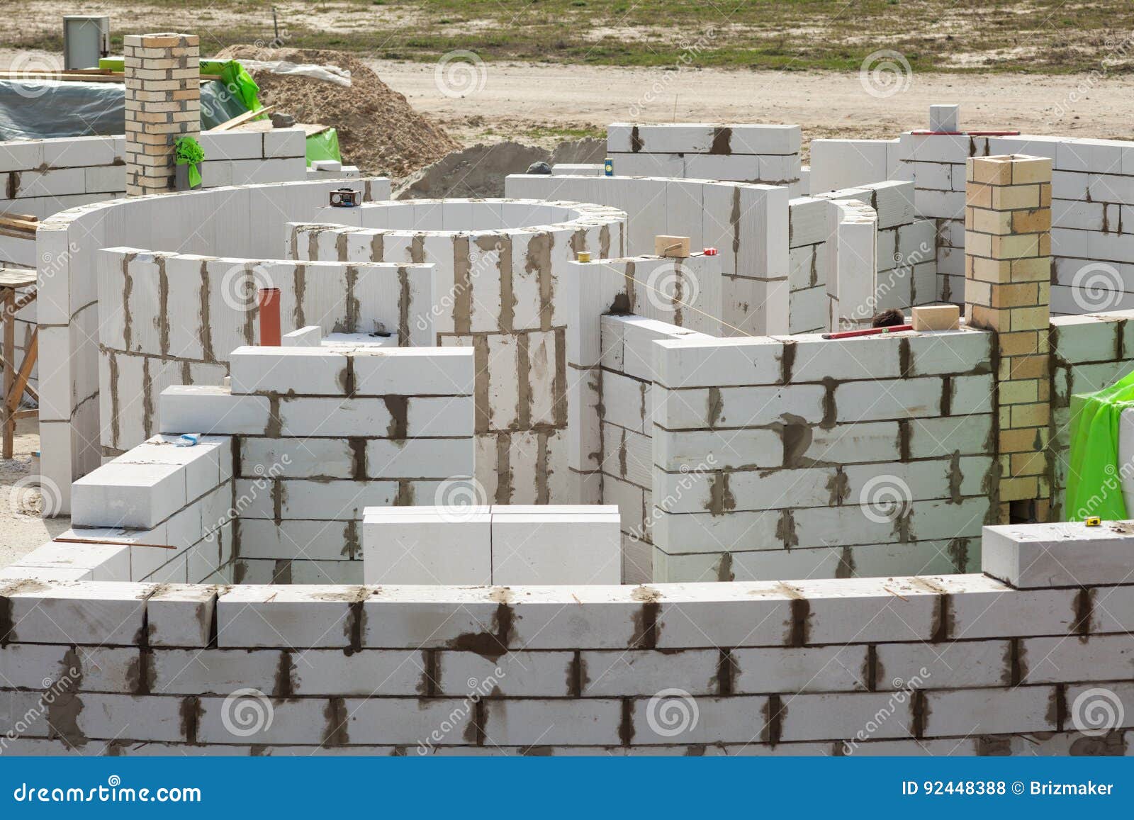 Constraction Workers Building A Roundhouse With Aerated Autoclaved ...