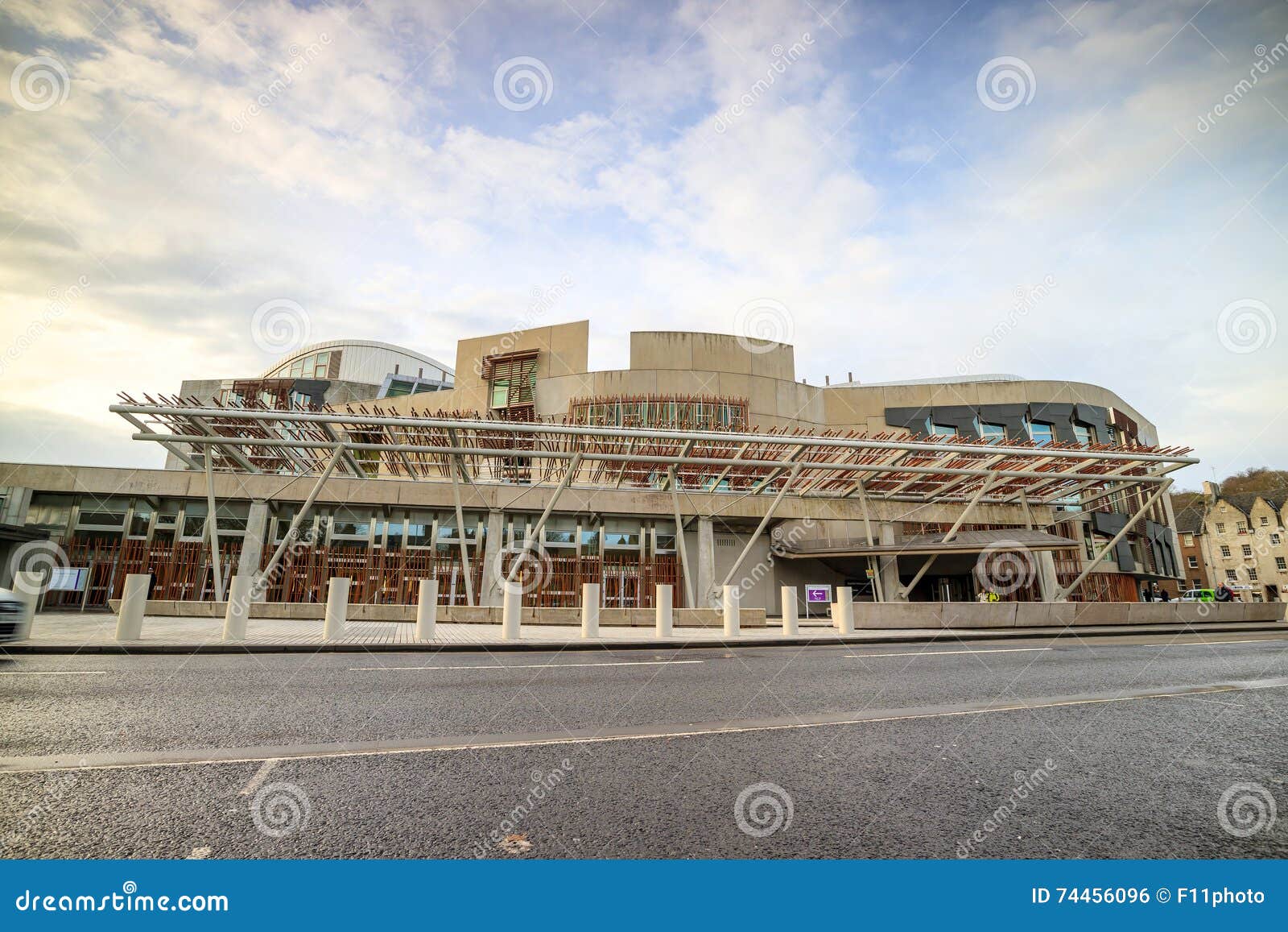 Construção Do Parlamento Escocês Em Edimburgo Do Centro Foto Editorial ...