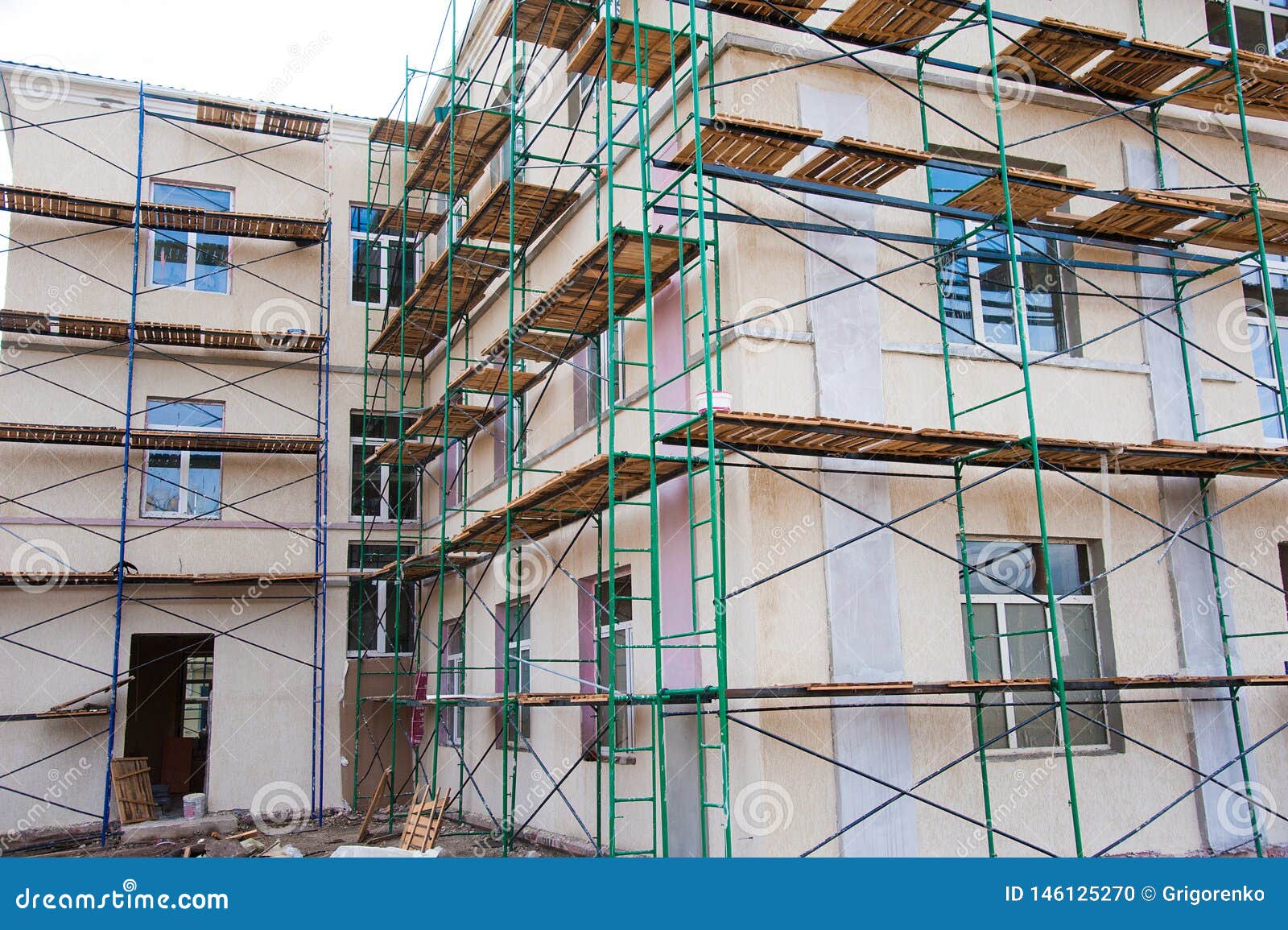 Construcci?n Del Edificio Residencial De Varios Pisos Foto de archivo - Imagen de ciudad, sitio ...