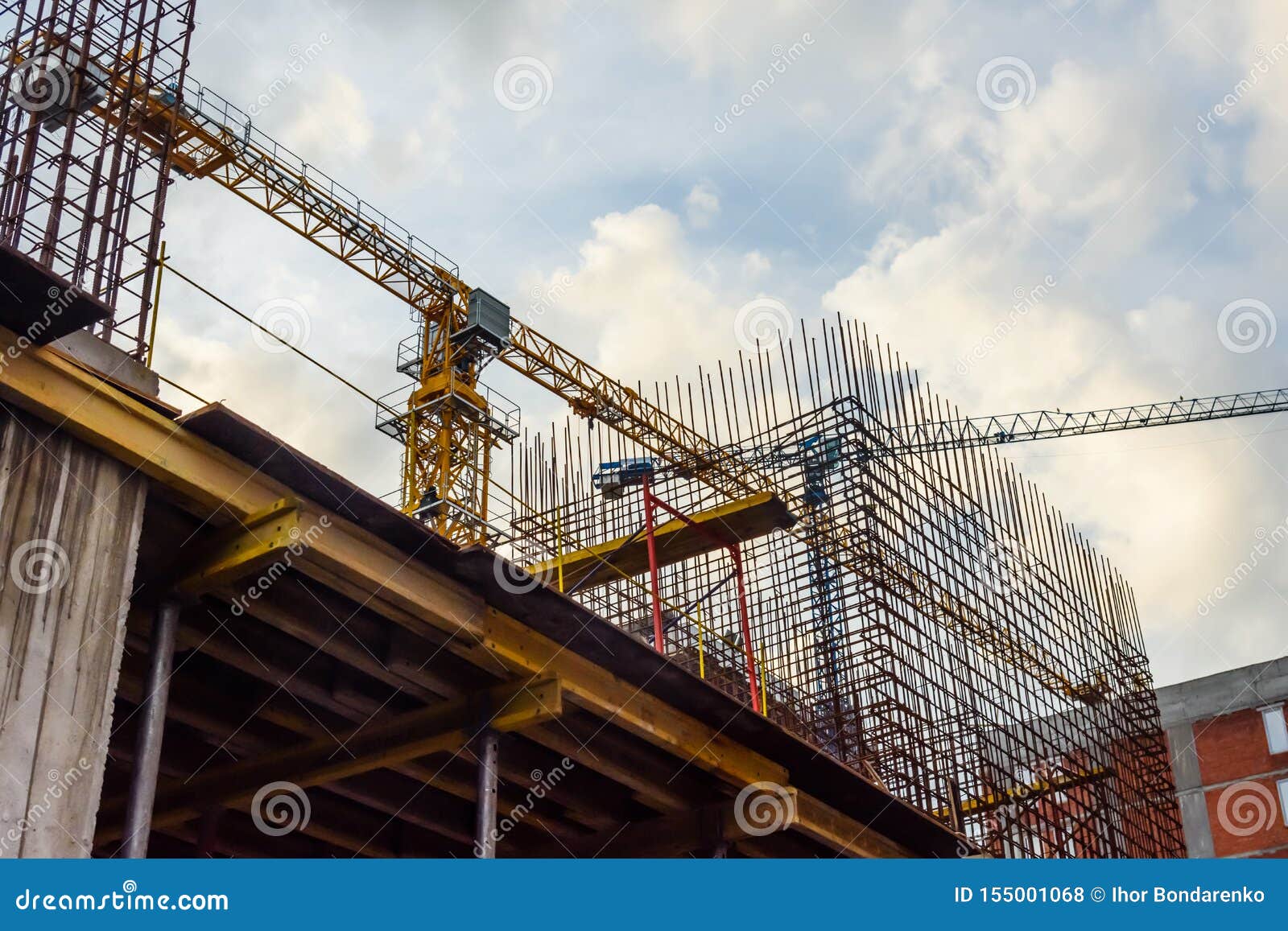 Construcci?n Del Nuevo Edificio Residencial Moderno Foto de archivo - Imagen de andamio ...