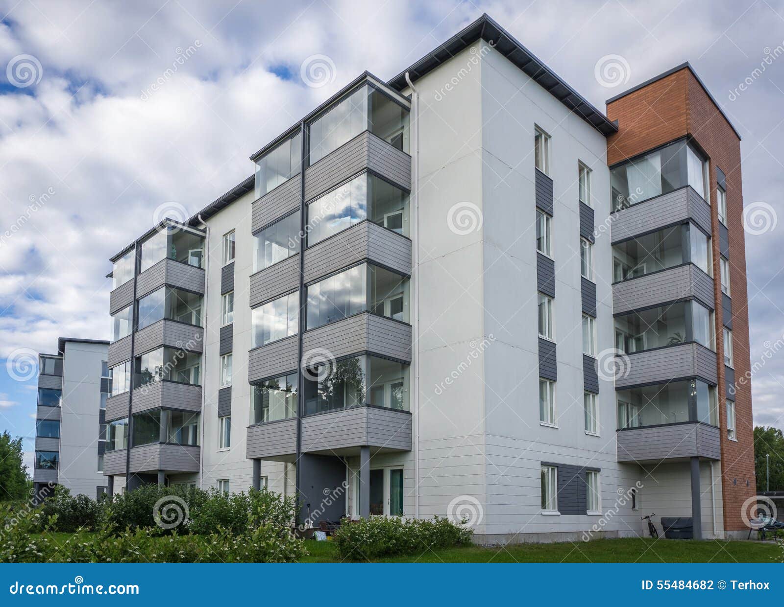 Construcciones De Viviendas Modernas Foto de archivo - Imagen de ...