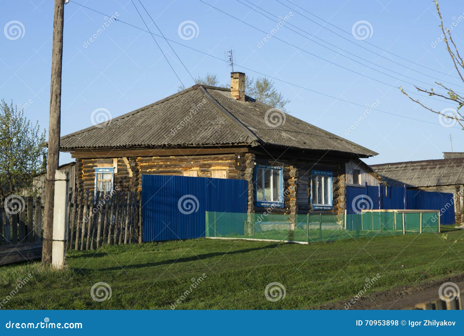 Construcciones Rurales De Decaimiento Foto de archivo - Imagen de ...