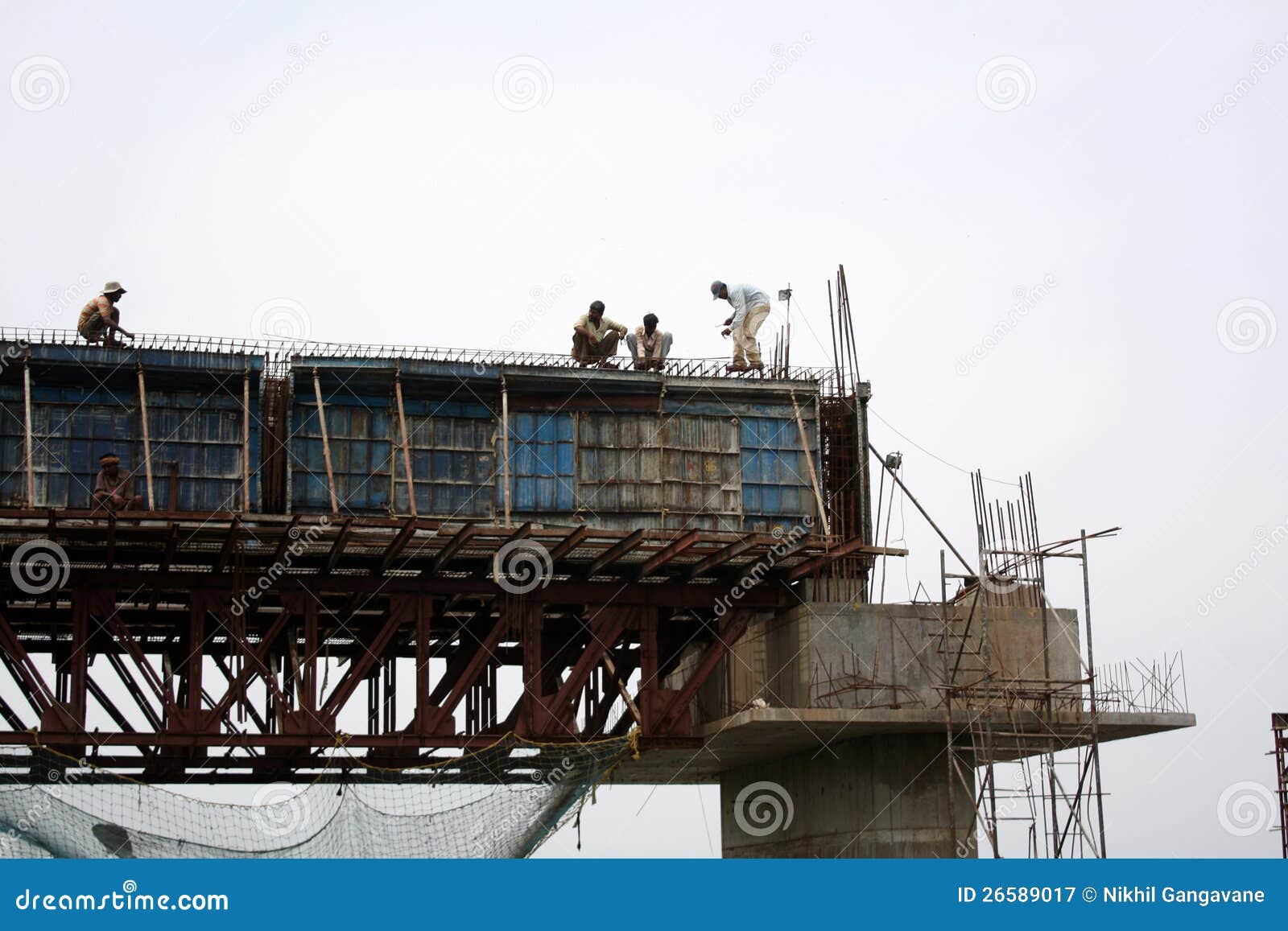 Constructing Bridge editorial photography. Image of working - 26589017