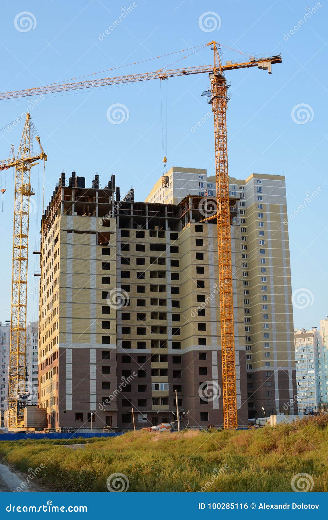 The Construction of the Apartment Building Stock Photo - Image of ...