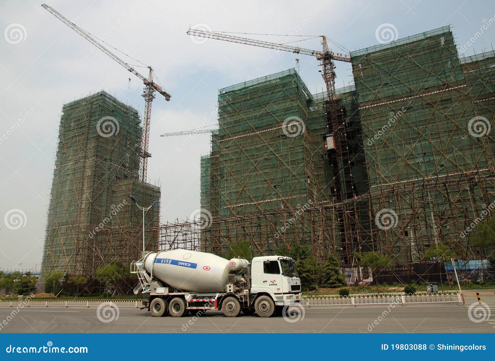 Construction Boom in China editorial stock photo. Image of works - 19803088