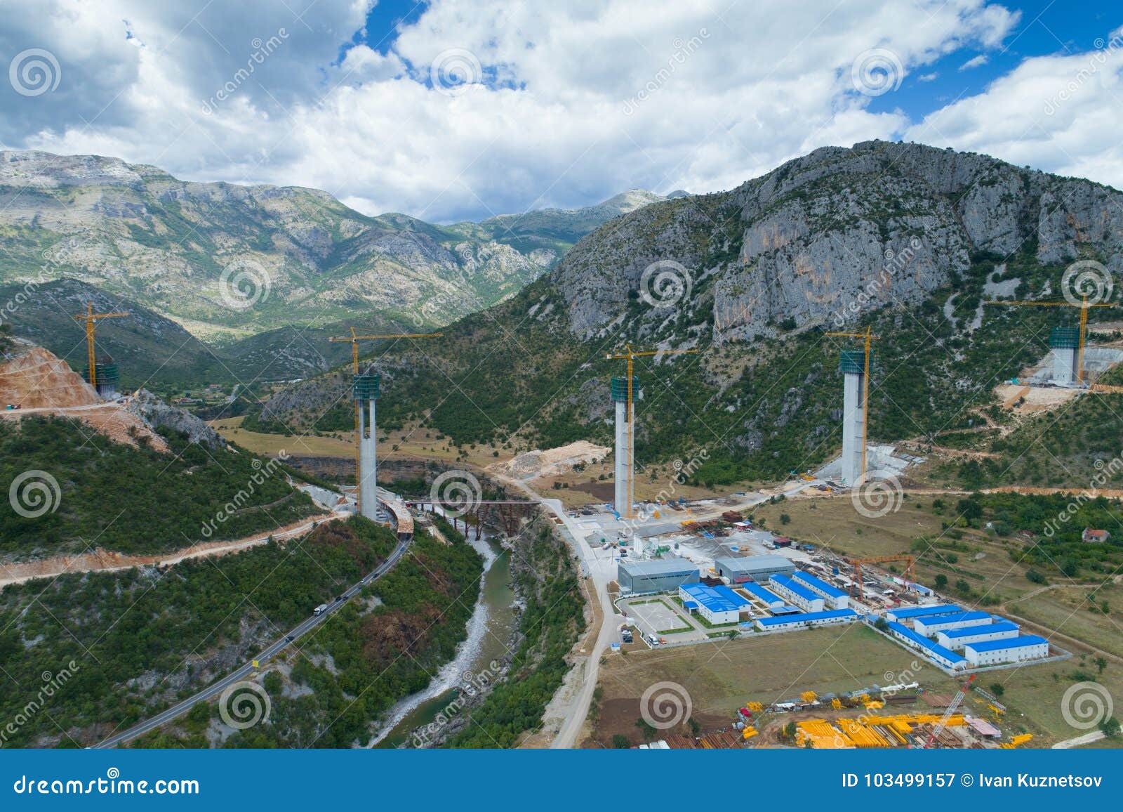 Construction of Bridge Columns of a New Highway through the Moraca ...