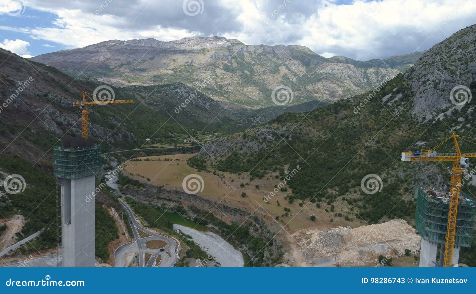 Construction of Bridge Columns of a New Highway through the Moraca ...