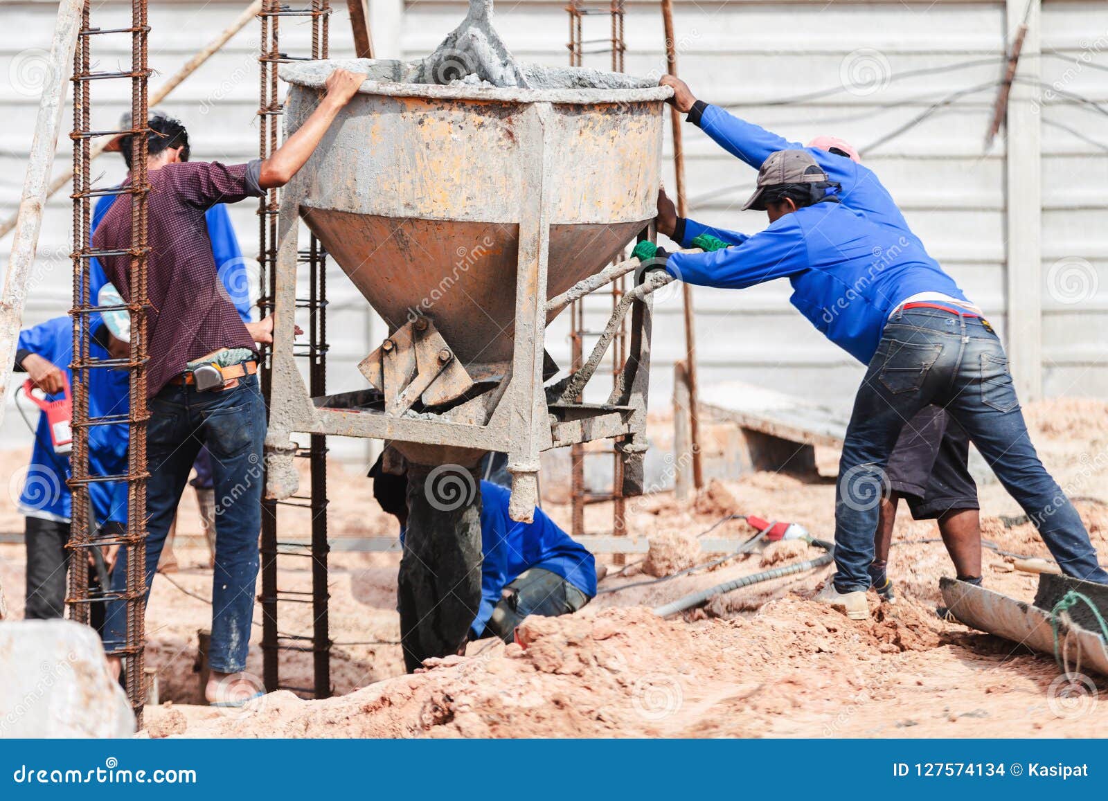 Construction bucket crane editorial stock image. Image of heavy - 127574134