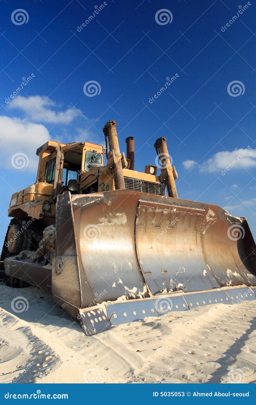 Construction Bulldozer stock image. Image of vehicle, bulldozer - 5035053