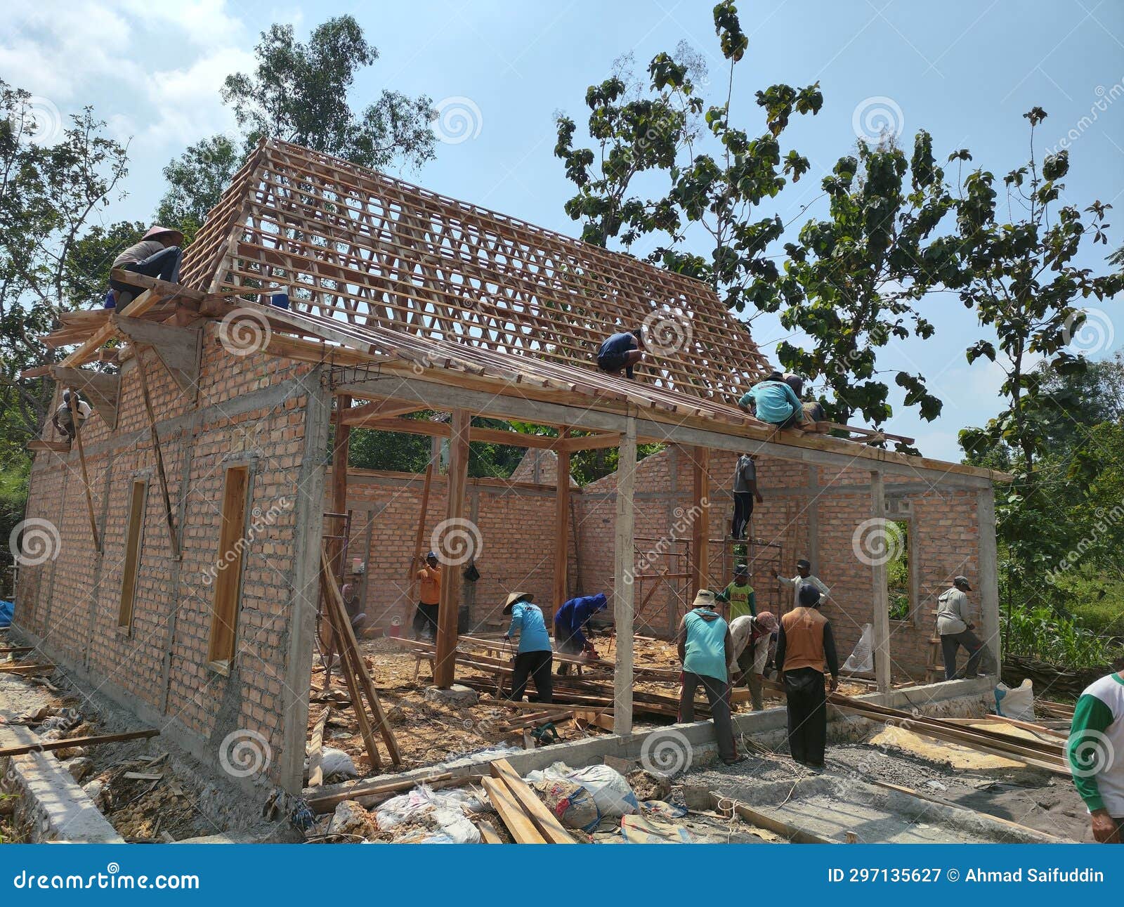 Construction of a Central Javanese Traditional House Using a Mutual Cooperation System Editorial ...