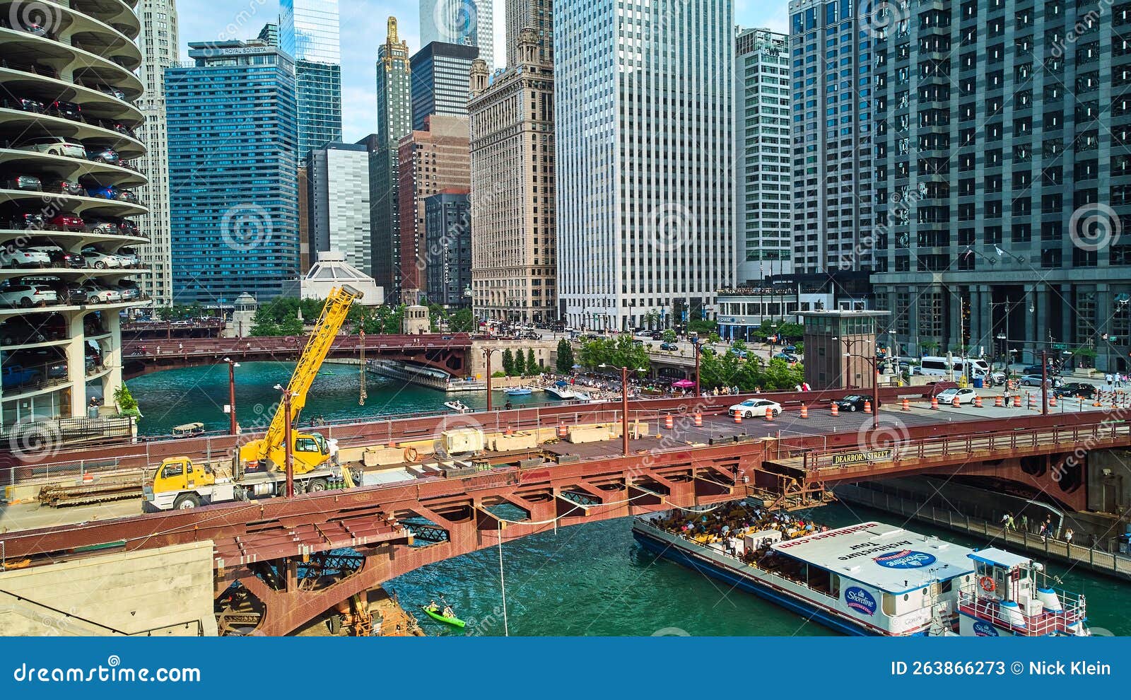 Construction in Chicago on Bridge Over Canals by Skyscrapers Editorial ...