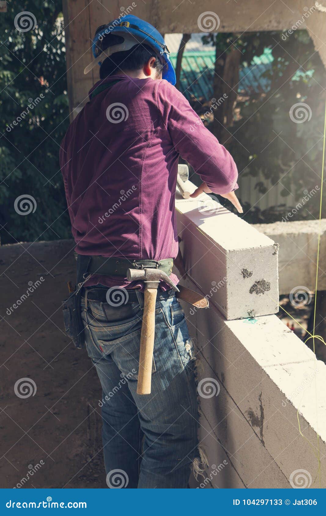 Construction Concept, Bricklayer Worker Installing Wite Blocks T ...