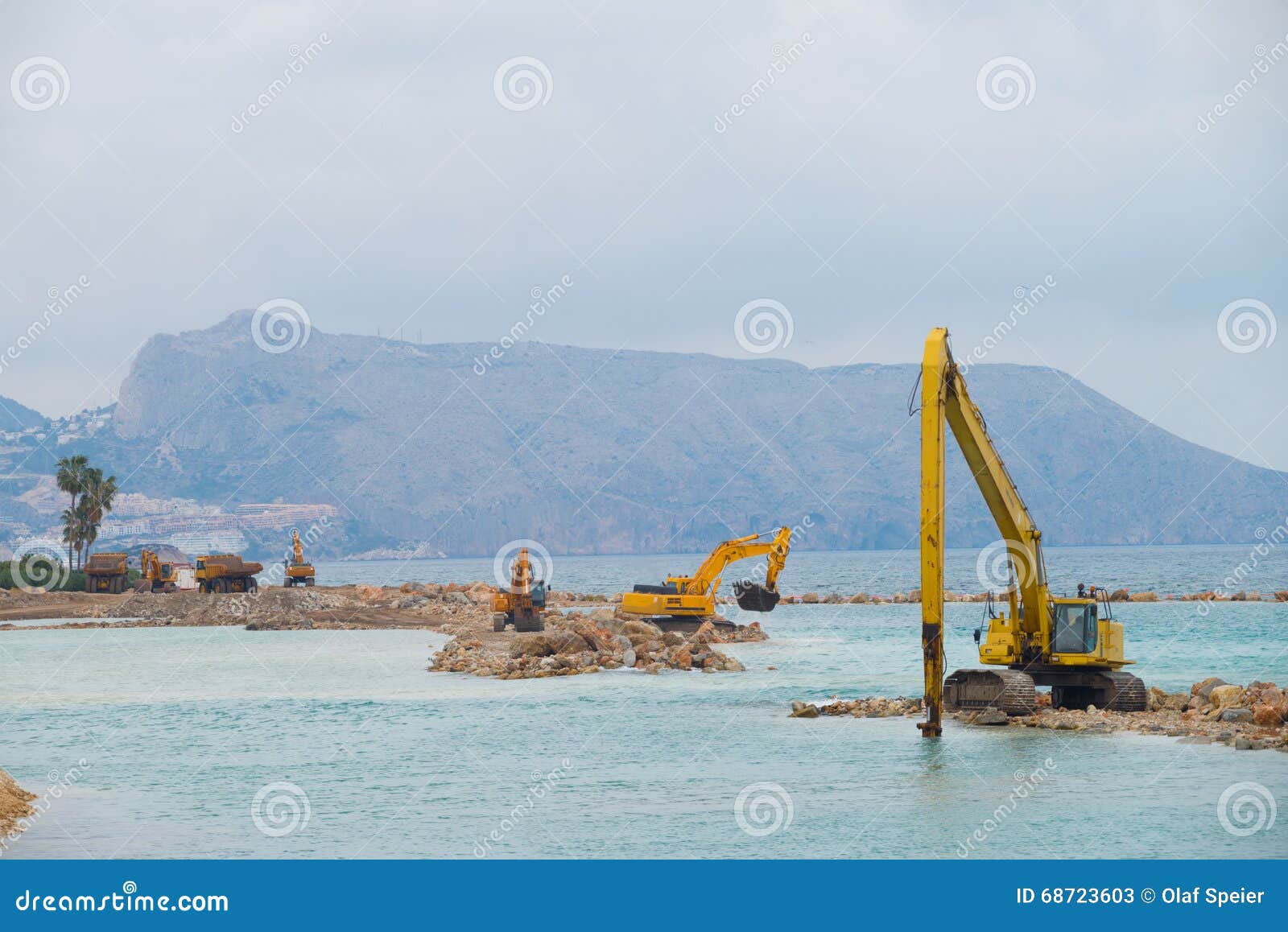 Construction d'un barrage image stock. Image du industriel - 68723603