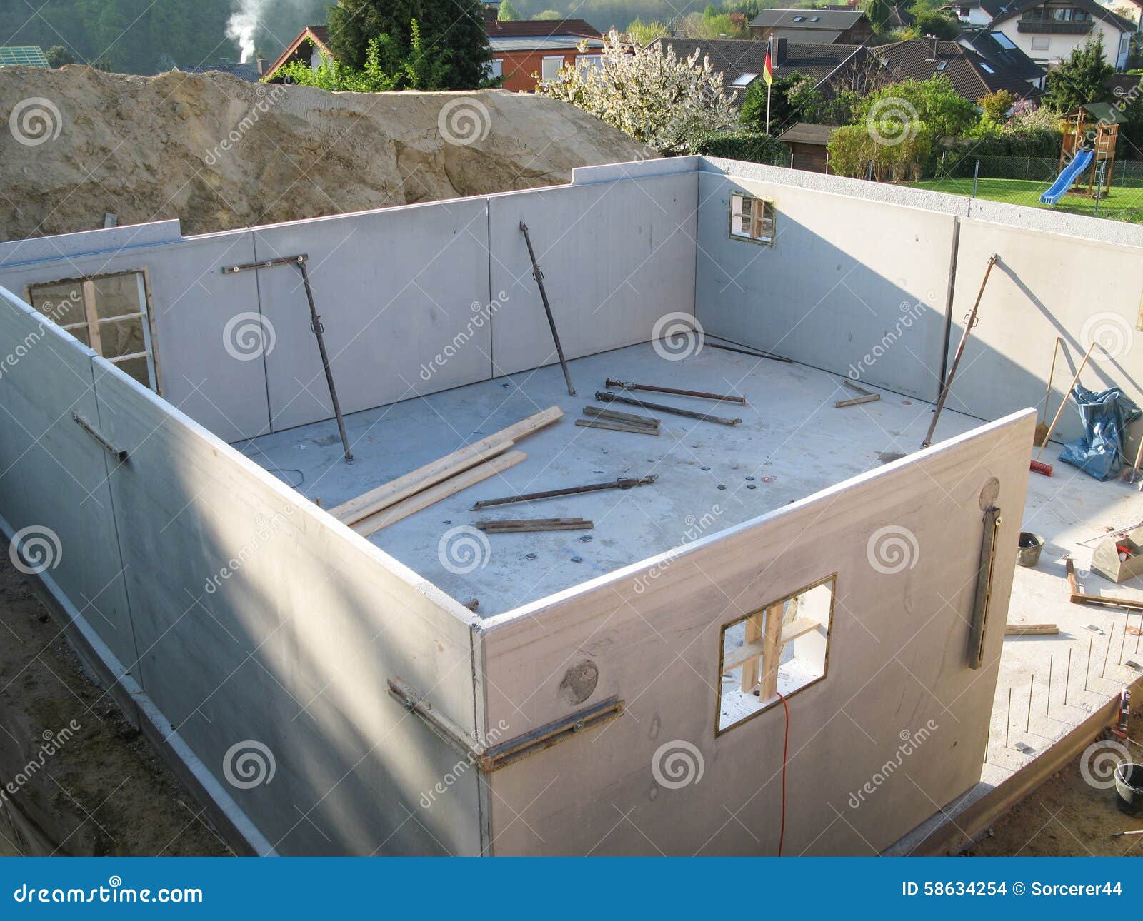 Construction d'une cave photo stock. Image du excavation - 58634254