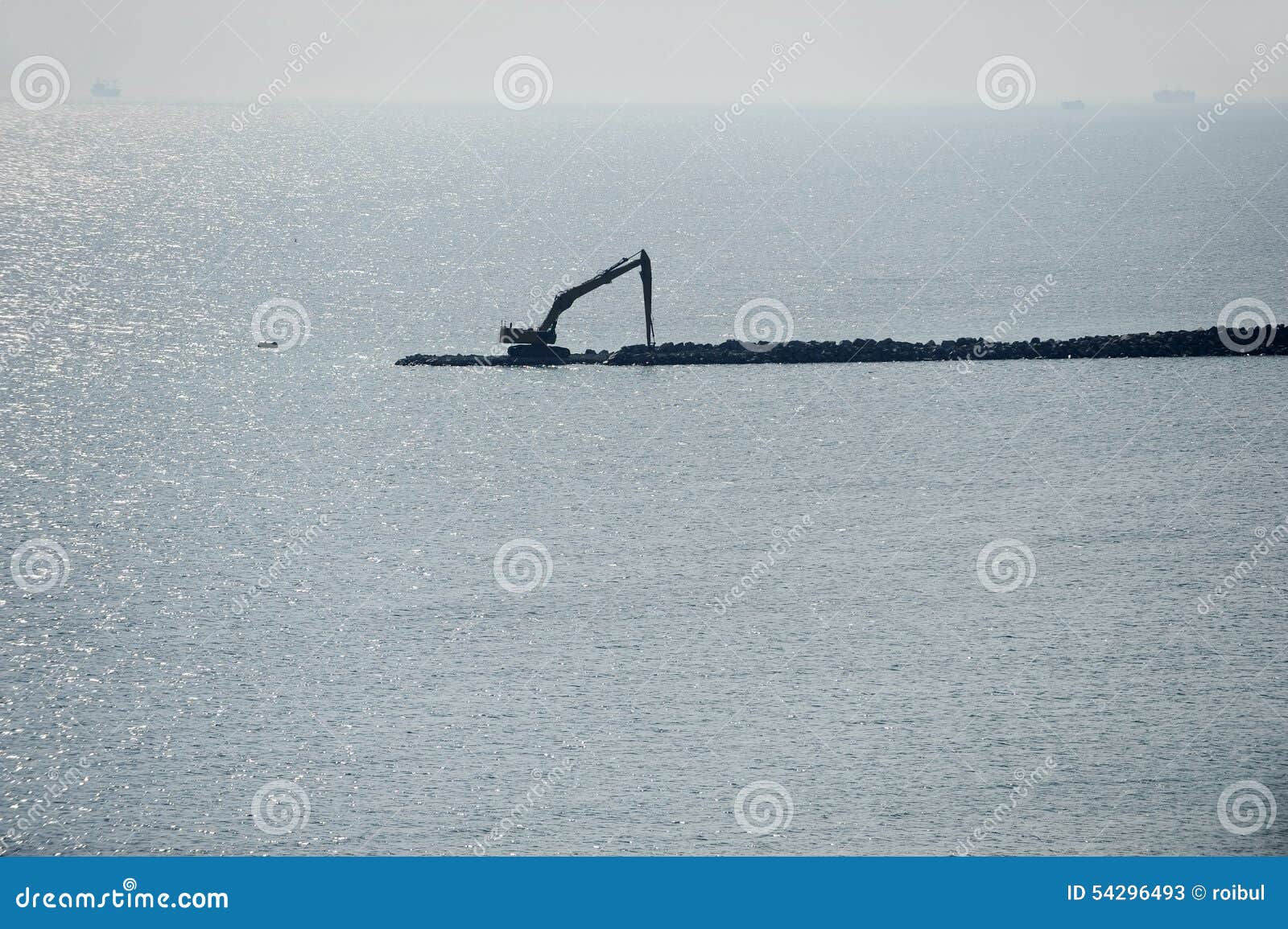 Construction De Digue Dans La Mer Image stock - Image du pierre ...