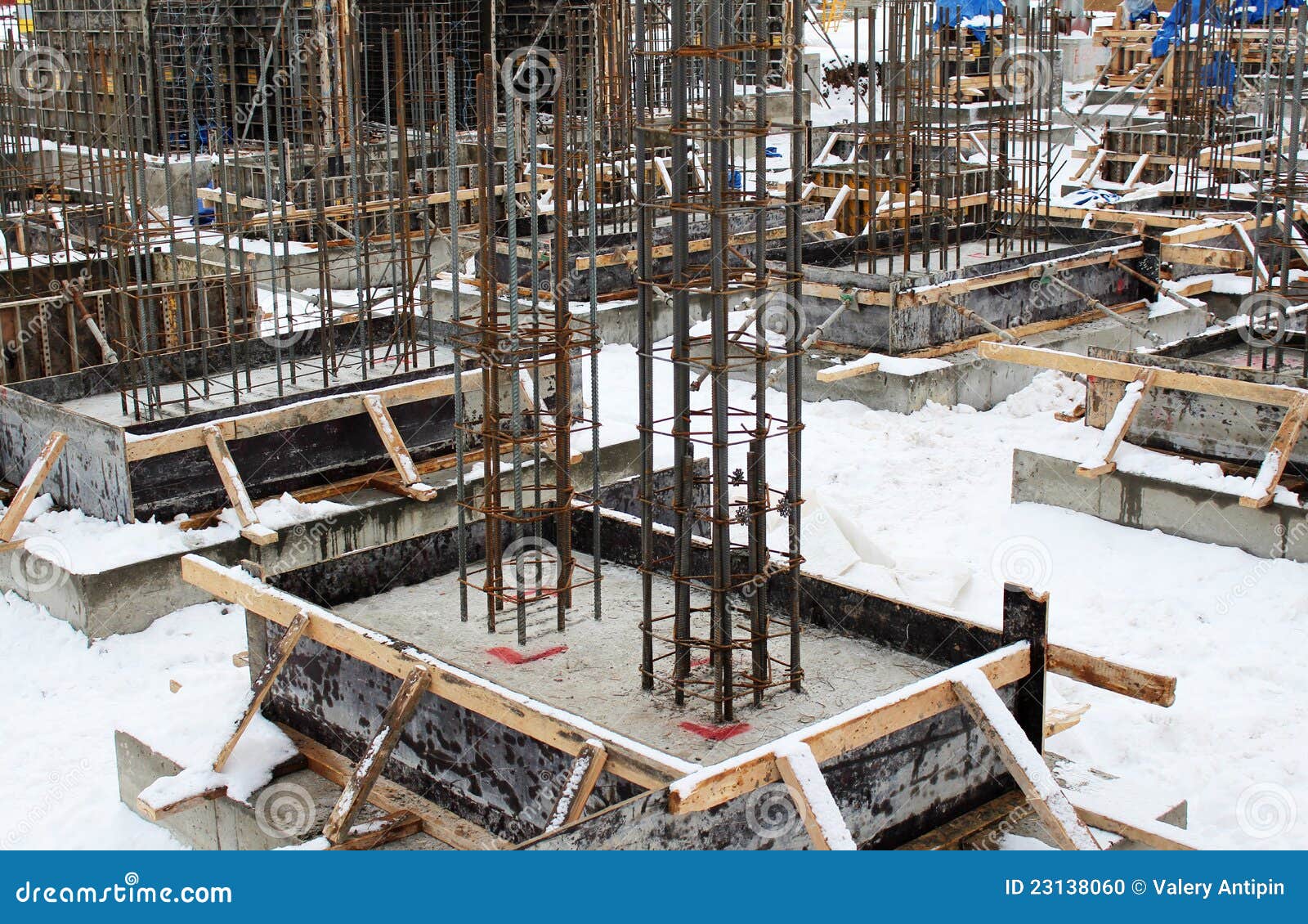 Construction De Fondement Avec Des Dispositifs Photo stock - Image du ...