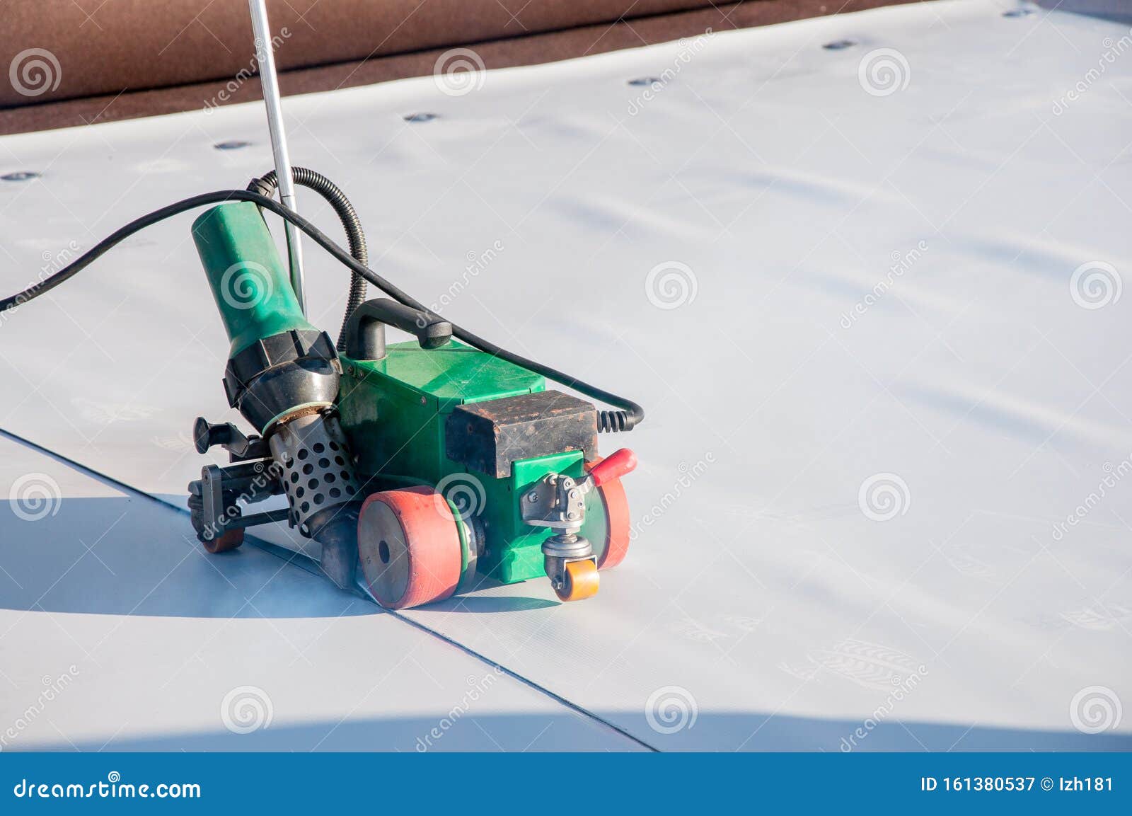 Construction Device for Installing Waterproofing Materials on the Roof ...