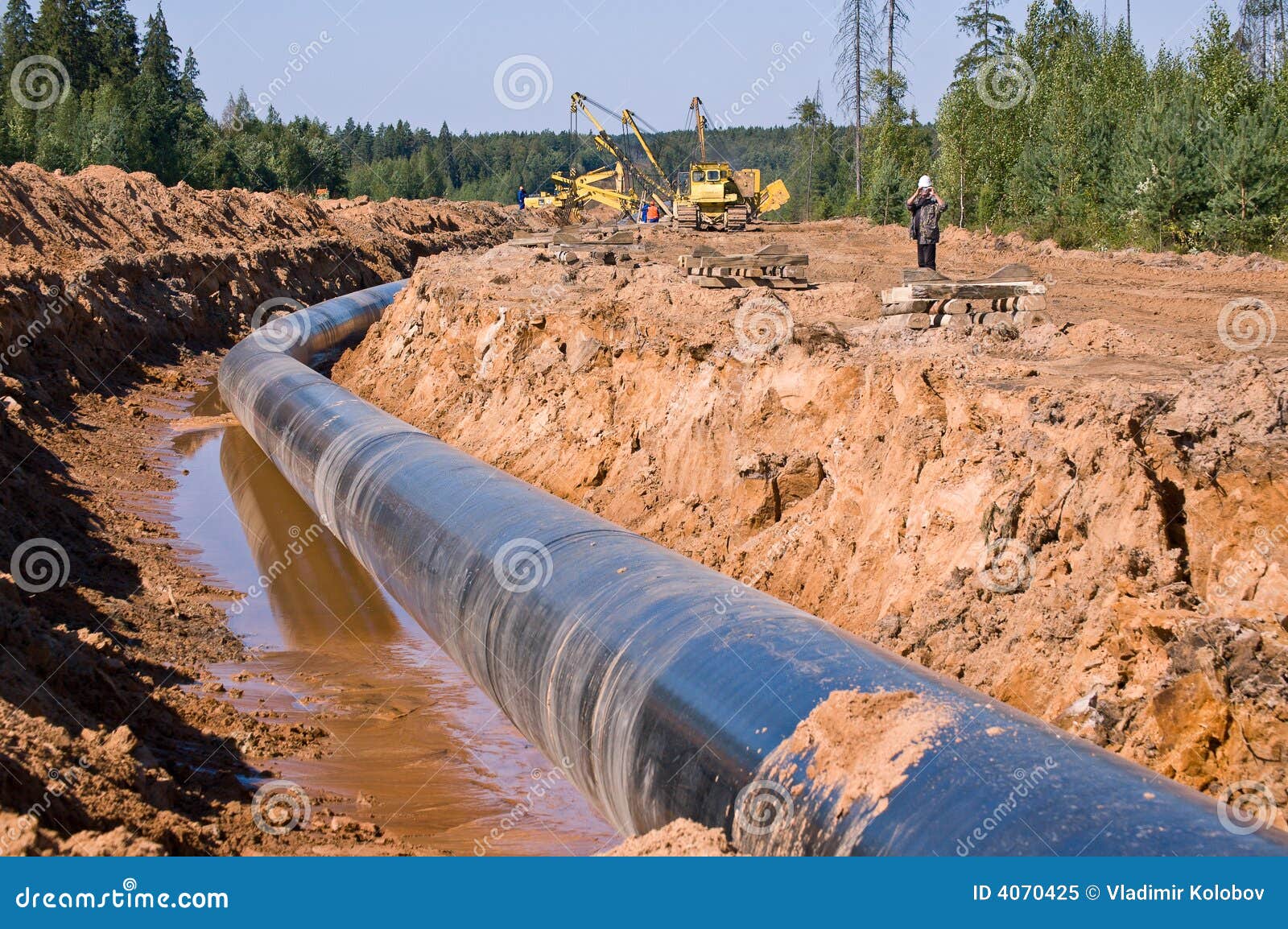 Construction du gazoduc image stock. Image du environnement - 4070425