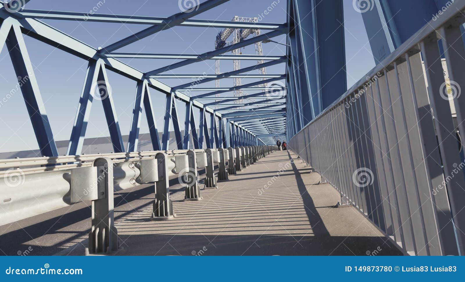 Construction Et Route De Pont Moderne Passant Par Le Pont Photo stock ...