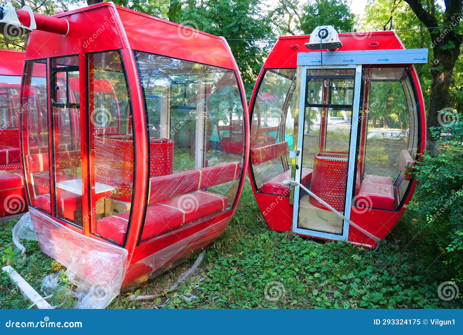 Construction of a Ferris Wheel. Stages of Construction of Ferris Wheel ...