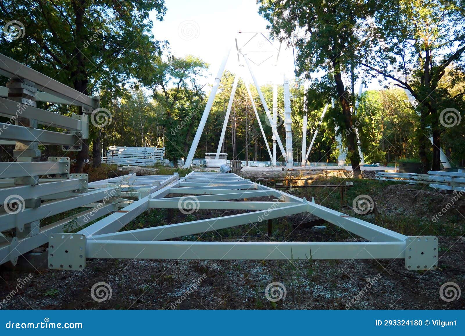 Construction of a Ferris Wheel. Stages of Construction of Ferris Wheel ...