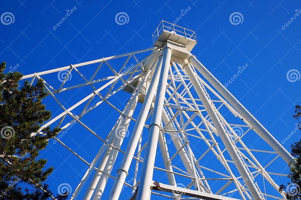 Construction of a Ferris Wheel. Stages of Construction of Ferris Wheel ...
