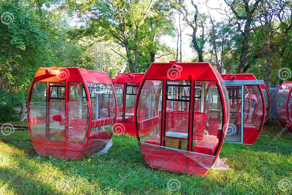 Construction of a Ferris Wheel. Stages of Construction of Ferris Wheel ...
