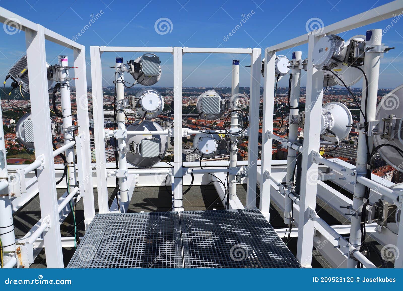 Construction for 5G Broadband Cellular Network Transmitters ...