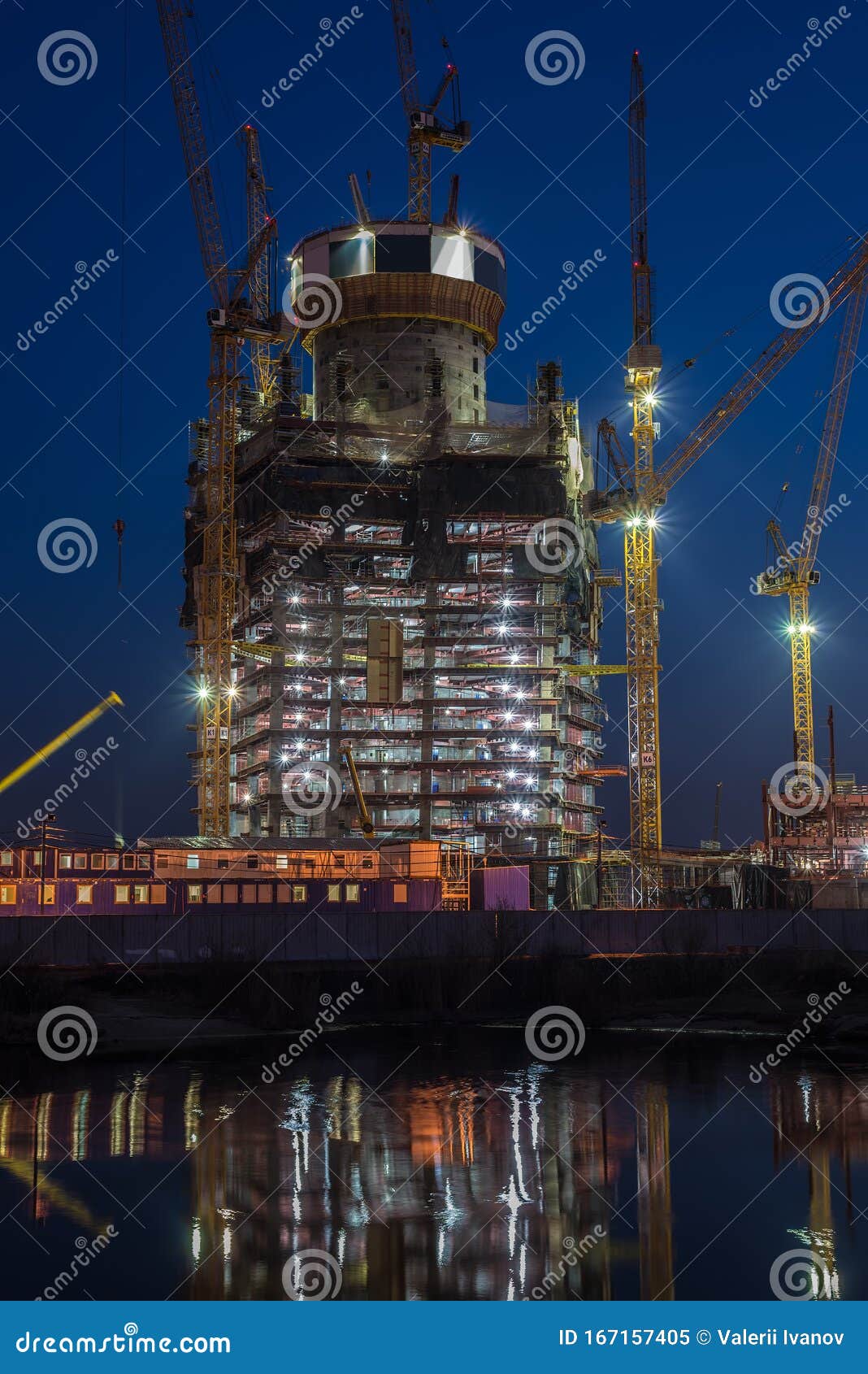 Construction of a High-rise Building with a Central Column on the Bay ...
