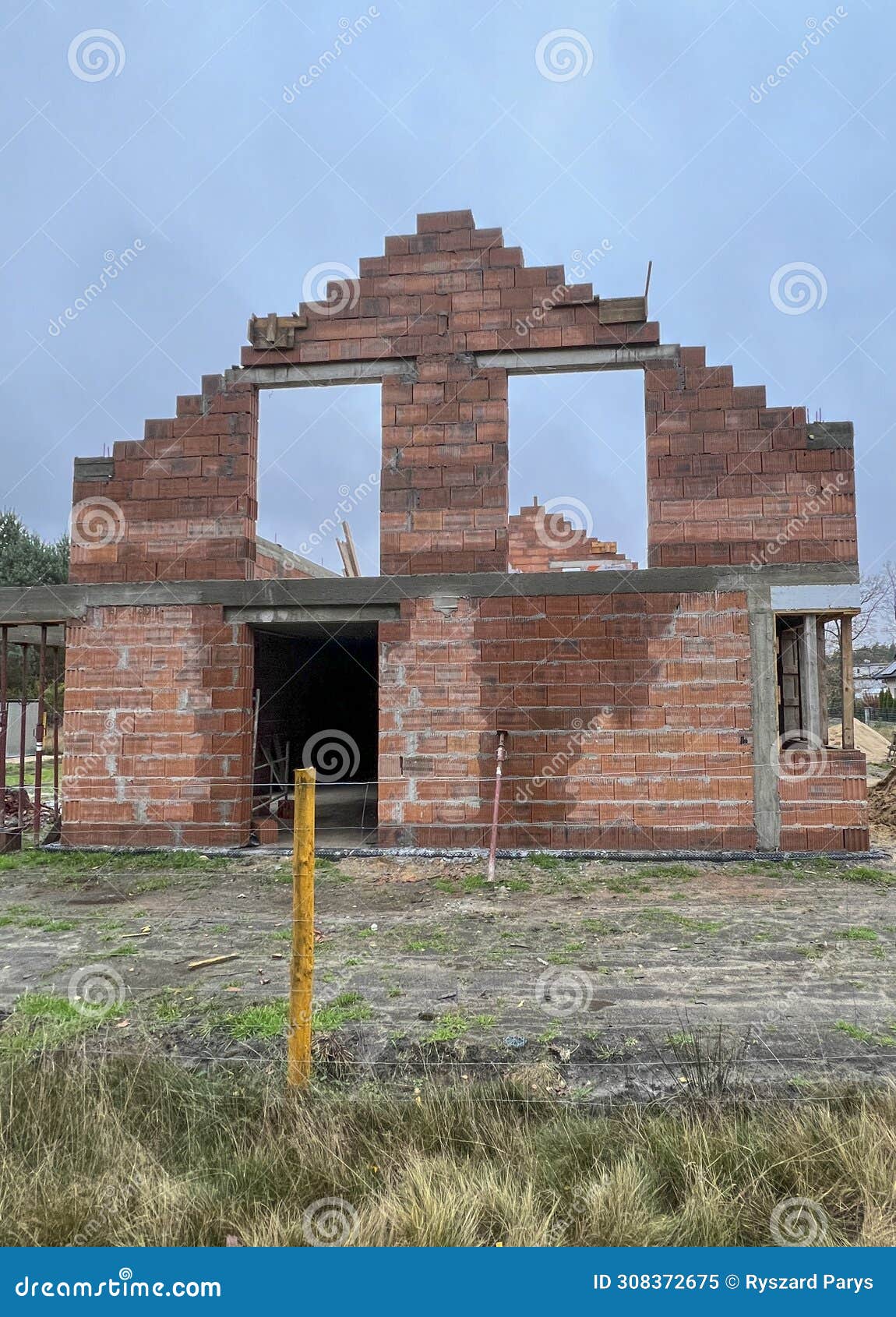 Construction of a House Using Slotted Brick Technology in Autumn and ...