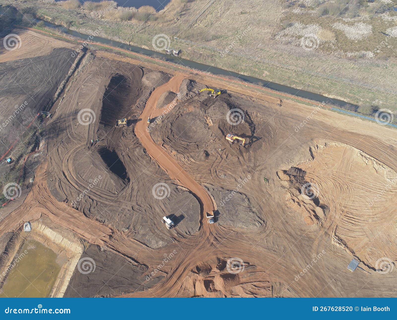 Construction on a Large Scale Stock Photo - Image of earthworks, moving ...