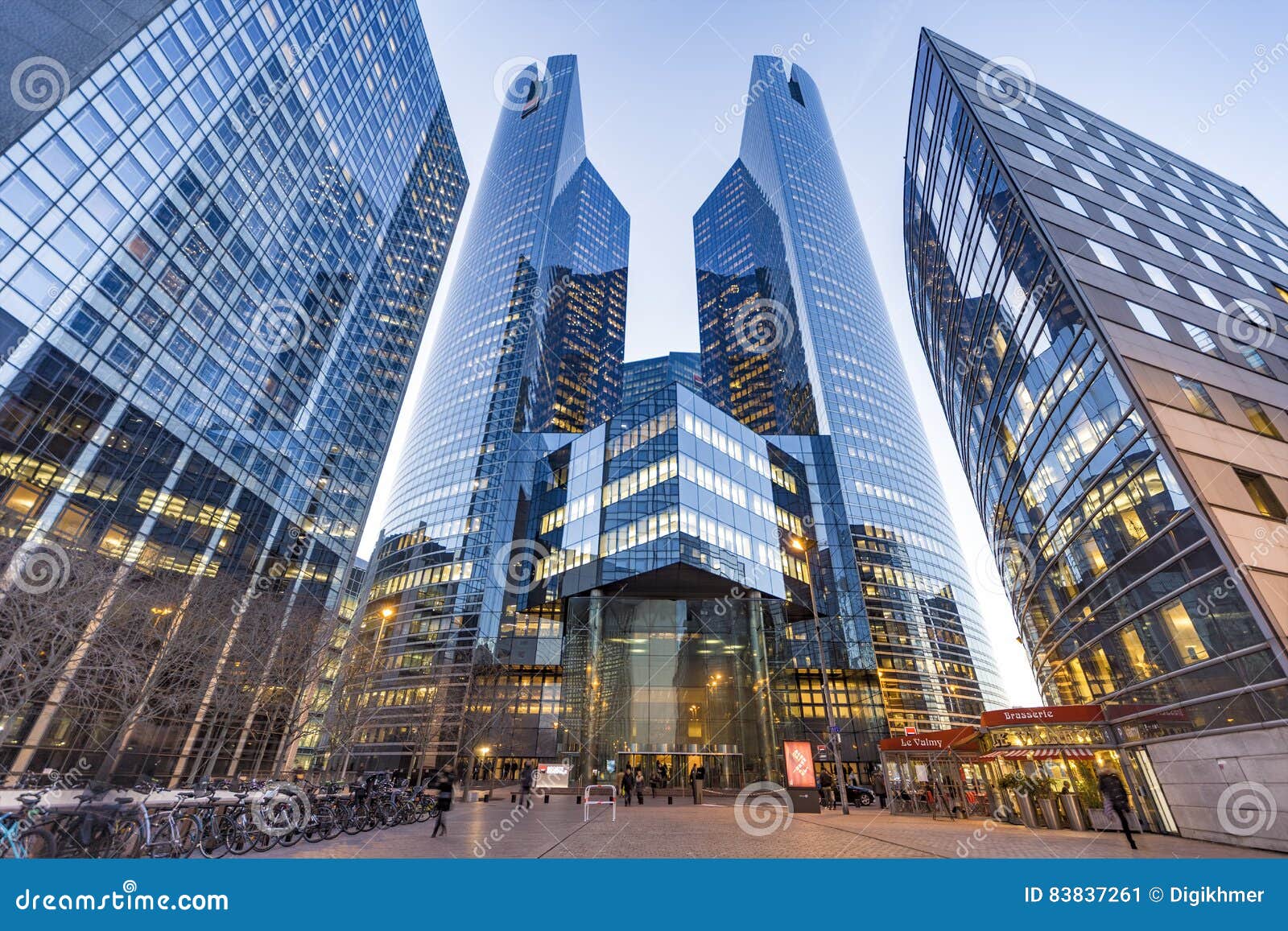 Construction moderne photo éditorial. Image du cubique - 83837261